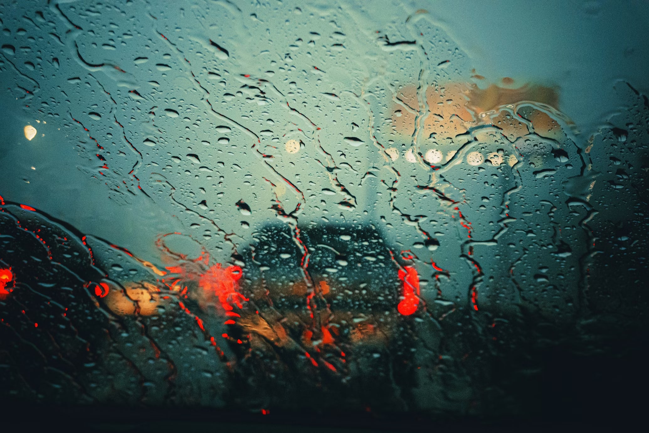 Wet-Weather Driving | Driving Guide | PLANET LEASING